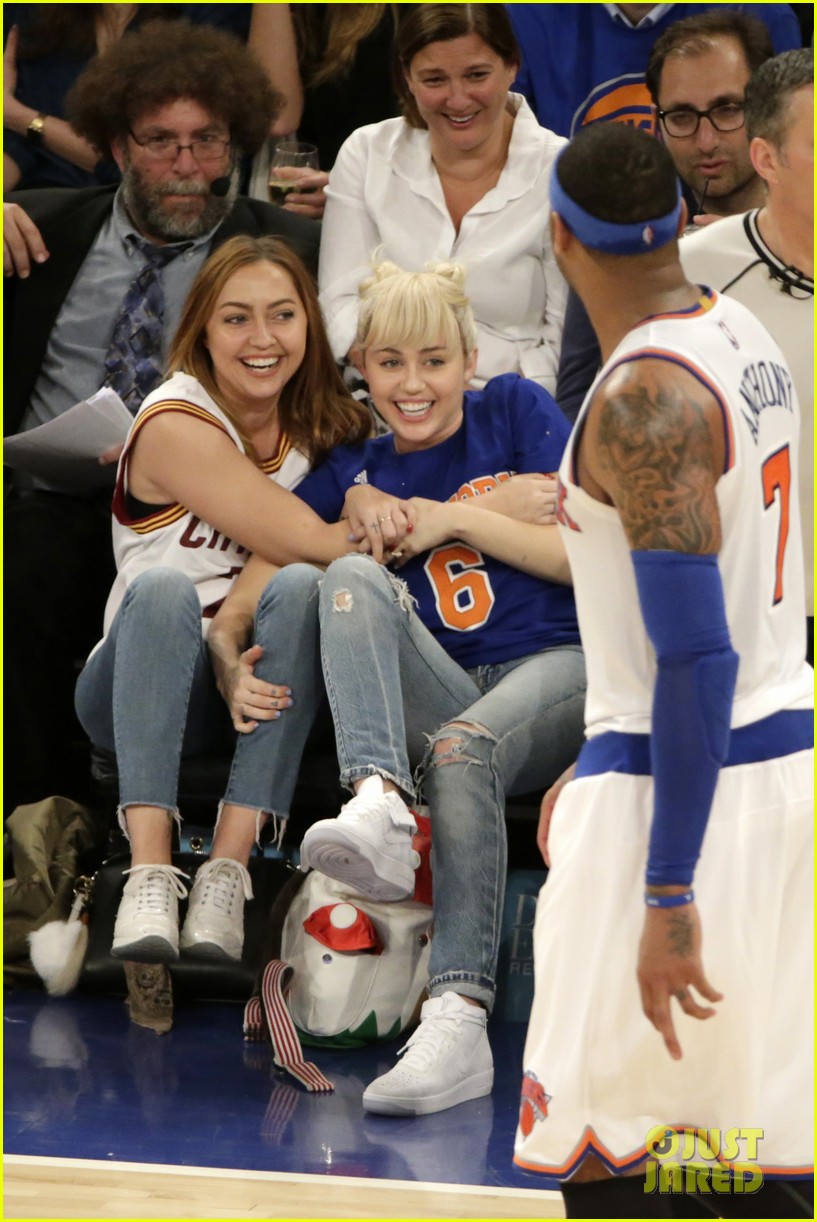 Photo: miley cyrus knicks game brandi courtside 01 | Photo 3615309 ...