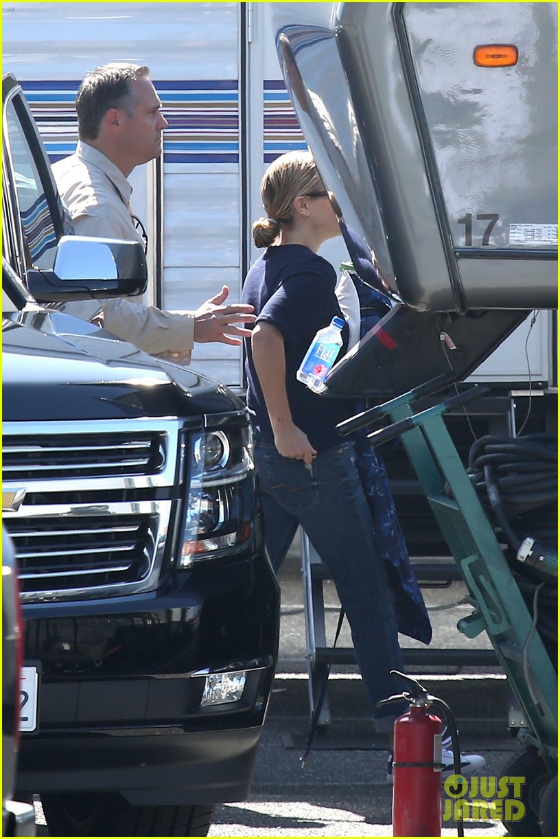 Reese Witherspoon Takes a Family Trip to the Beach: Photo 3609267 ...