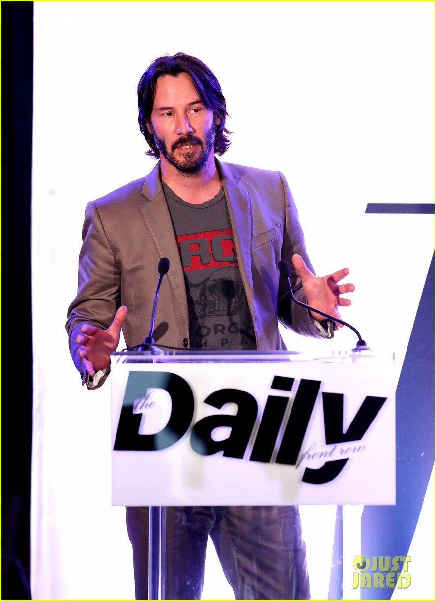 Keanu Reeves Honors His Stylist Jeanne Yang at Daily Front Row Awards ...