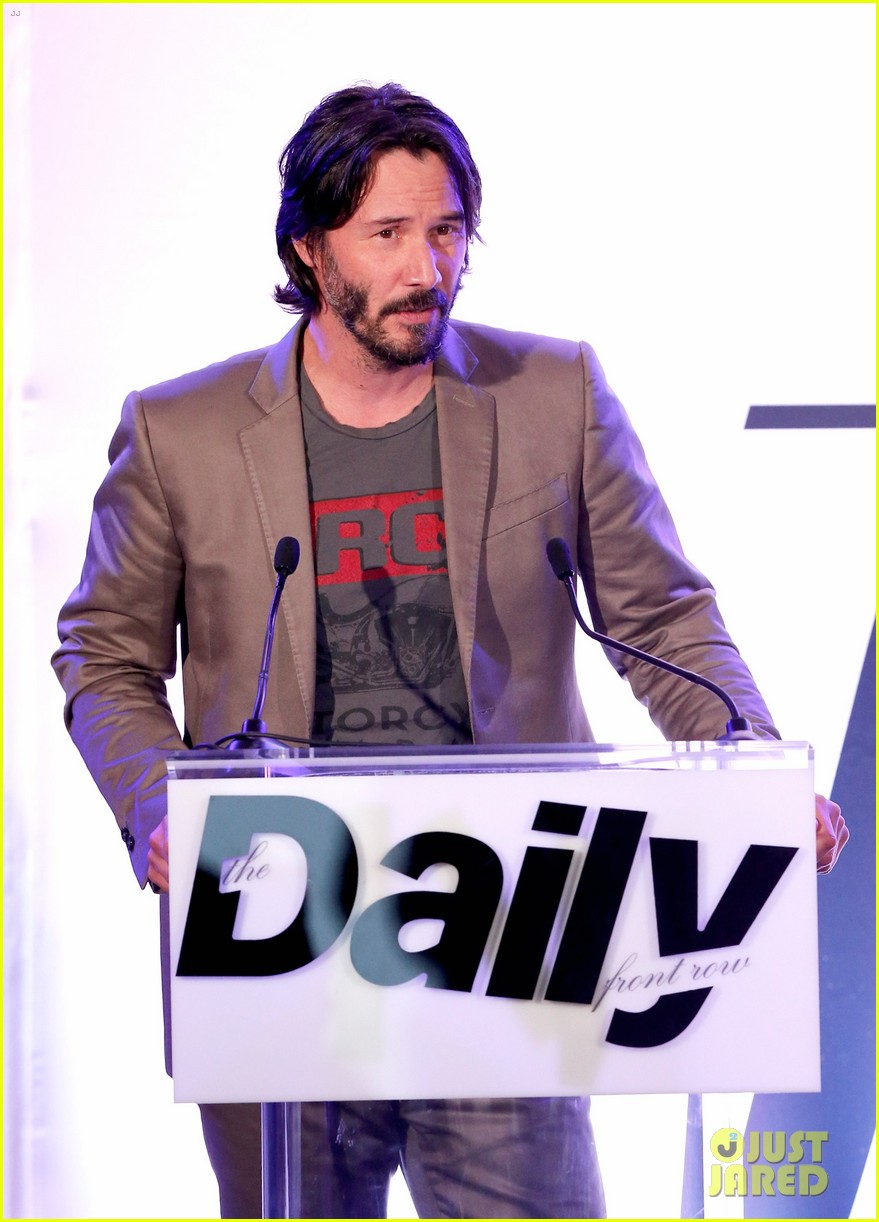 Keanu Reeves Honors His Stylist Jeanne Yang at Daily Front Row Awards ...