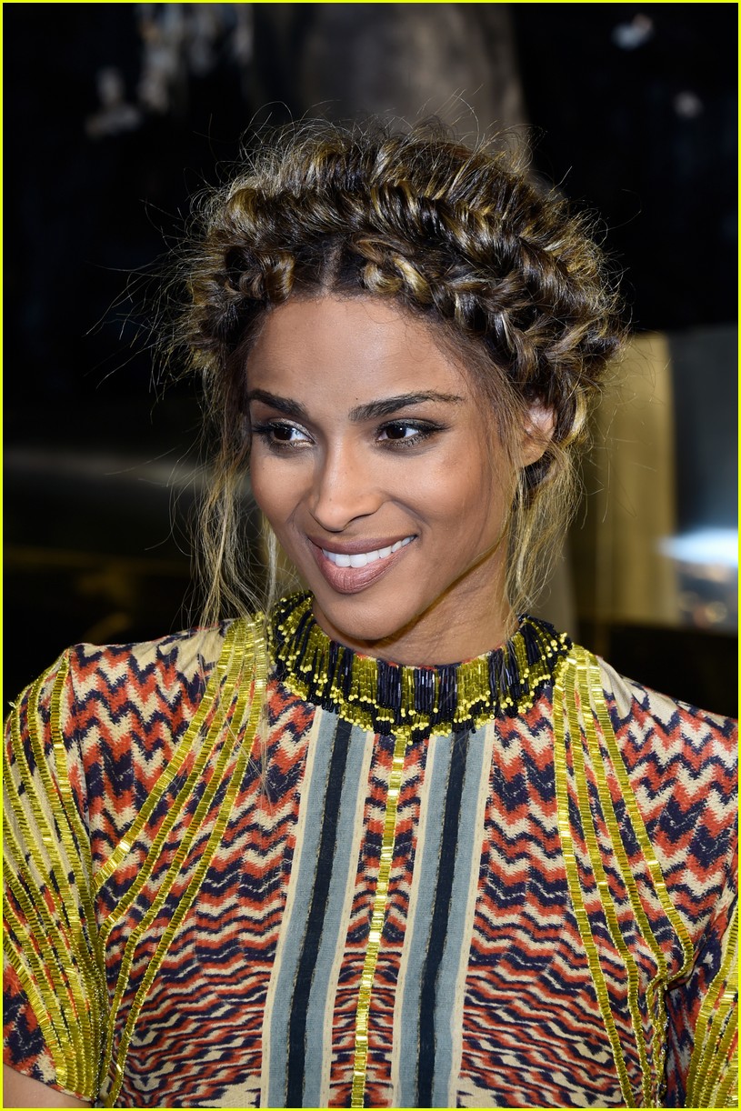 Emma Roberts & Suki Waterhouse Shimmer at H&M Fashion Week Show: Photo ...