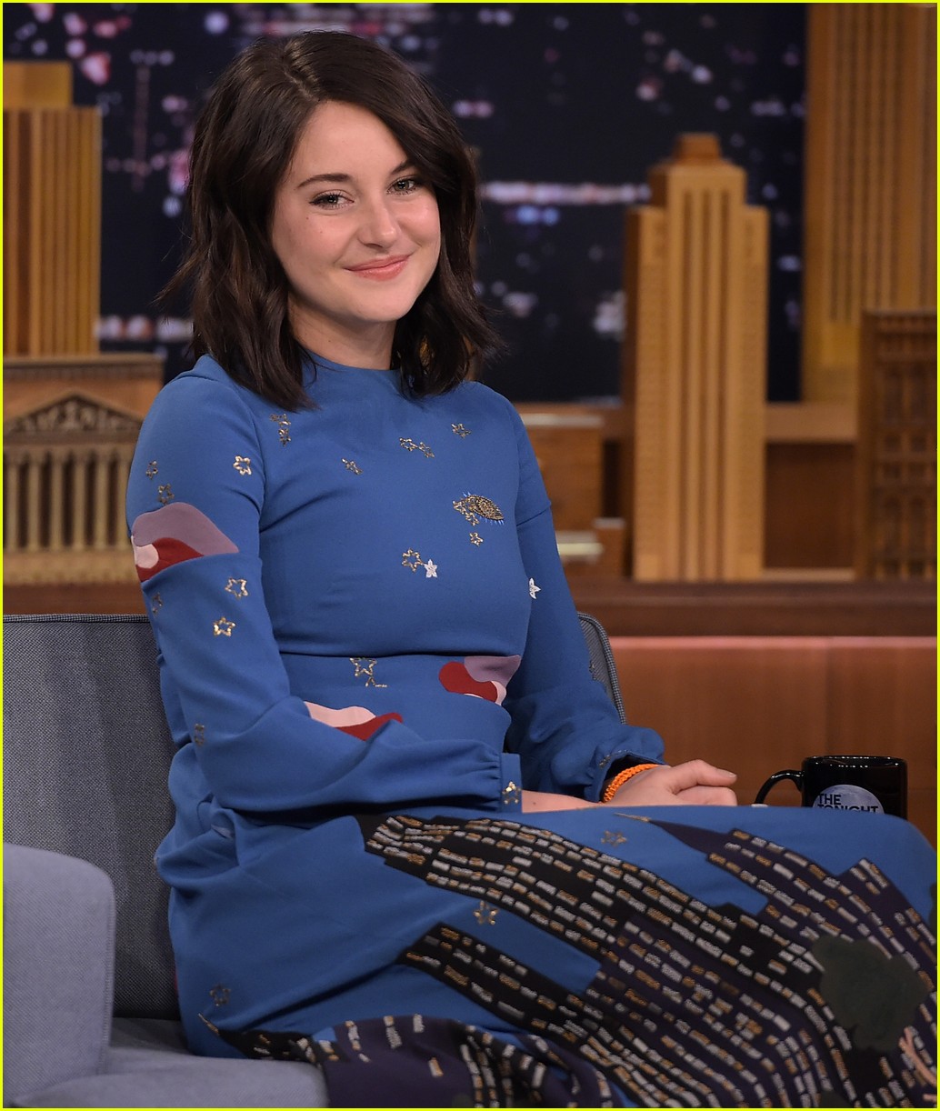 Shailene Woodley Battles Eugene Levy in Pictionary on 'Jimmy Fallon ...