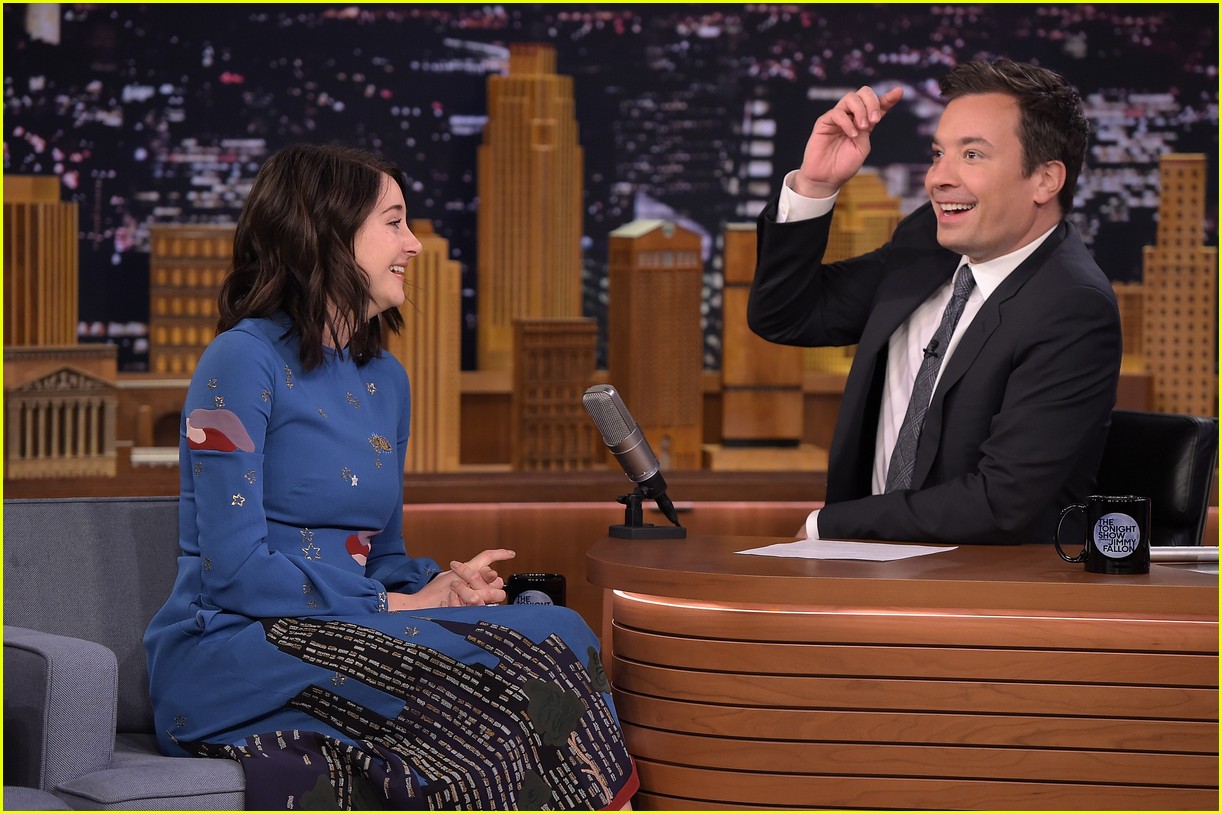 Shailene Woodley Battles Eugene Levy in Pictionary on 'Jimmy Fallon ...