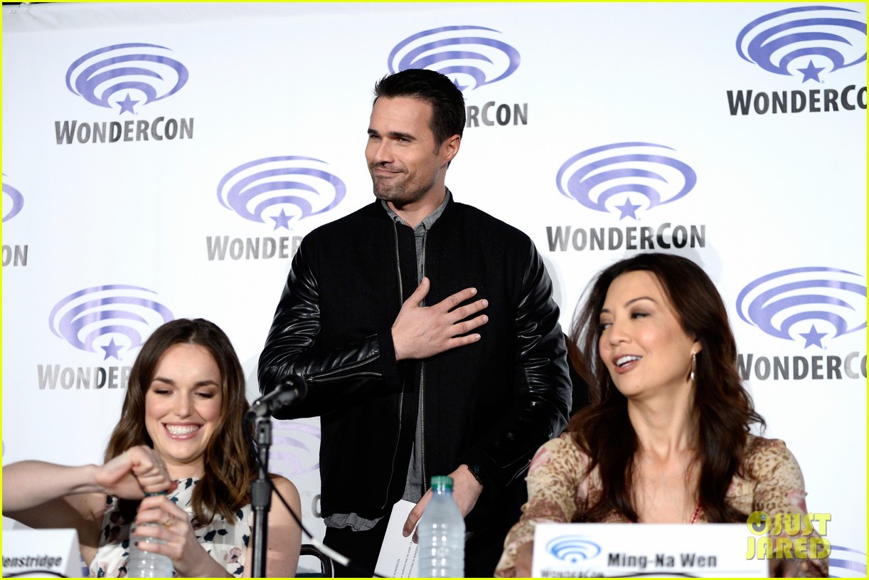 Chloe Bennet & Clark Gregg Hit 'Agents of SHIELD' Panel at WonderCon ...