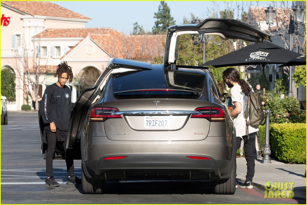 Jaden Smith Takes His Tesla Model X to Lunch: Photo 3594486 | Jaden ...