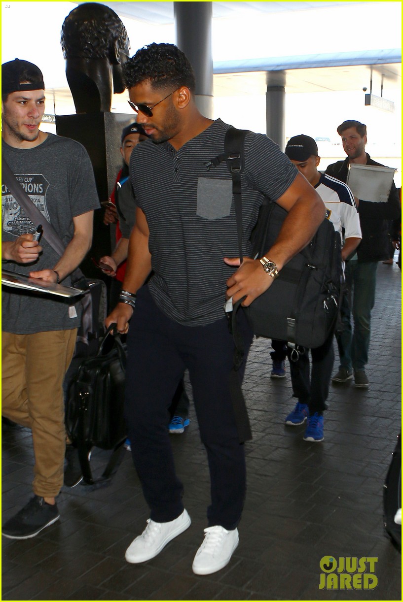 Russell Wilson Catches a Flight with Ciara's Son Future Jr: Photo ...