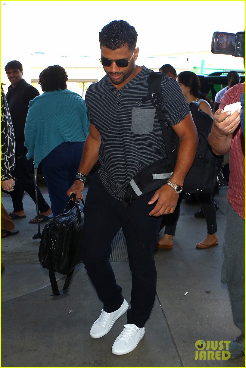 Russell Wilson Catches a Flight with Ciara's Son Future Jr: Photo ...