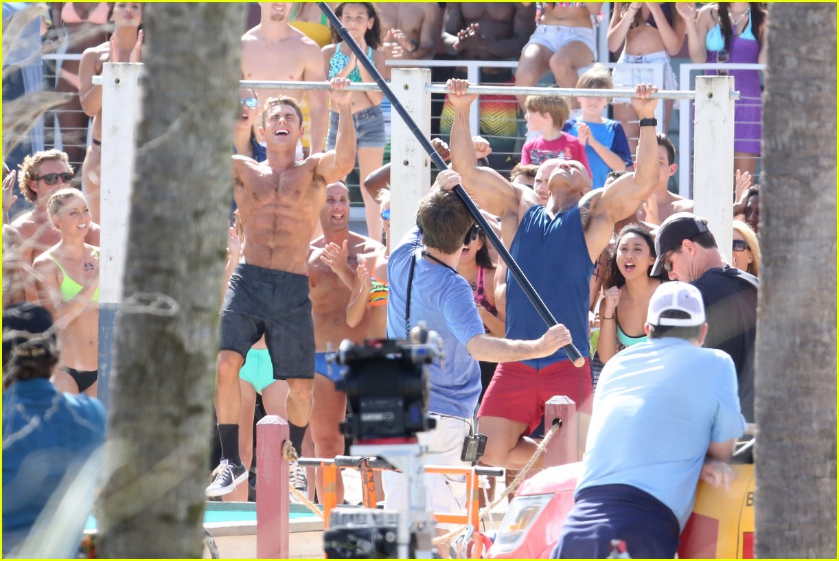 Zac Efron Takes On Dwayne Johnson in 'Baywatch' Pull Up Contest: Photo ...