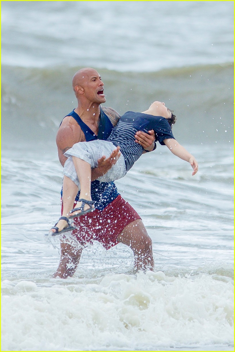 Zac Efron & Kelly Rohrbach Rescue Drowning Kids for 'Baywatch': Photo ...