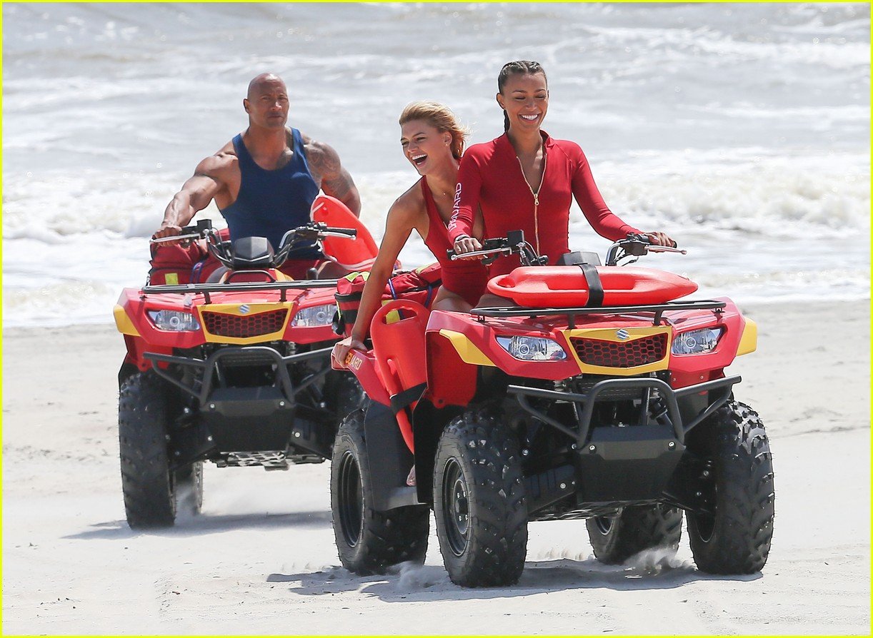 Zac Efron & Kelly Rohrbach Rescue Drowning Kids for 'Baywatch': Photo ...