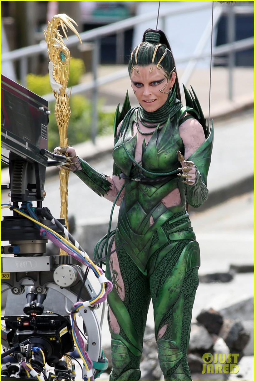 Elizabeth Banks Does 'Power Rangers' Stunt Work as Rita Repulsa: Photo ...