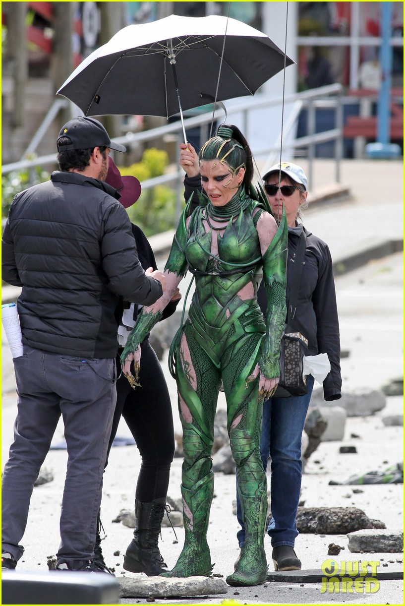 Elizabeth Banks Does 'Power Rangers' Stunt Work as Rita Repulsa: Photo ...