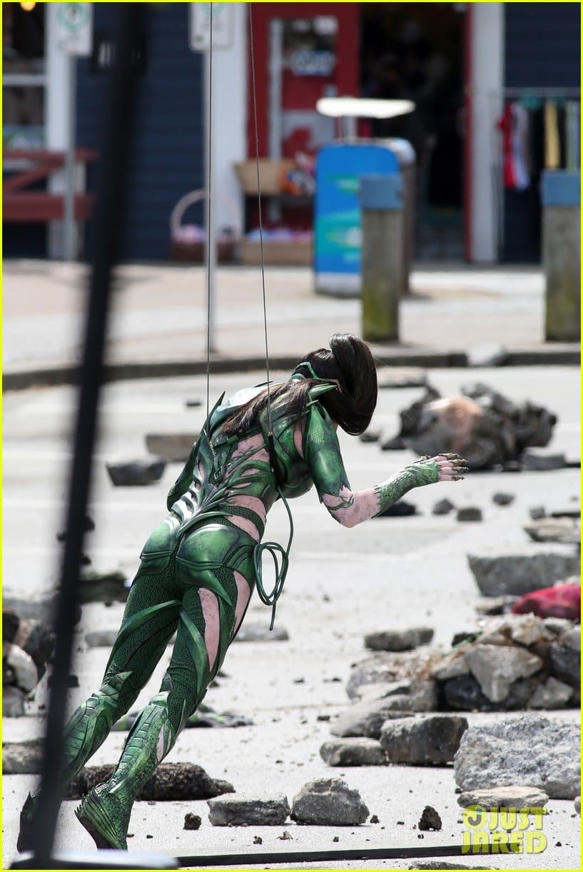 Elizabeth Banks Does 'Power Rangers' Stunt Work as Rita Repulsa: Photo ...
