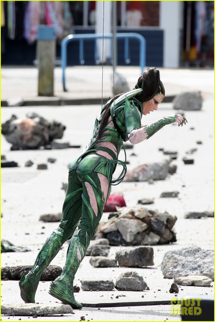 Elizabeth Banks Does 'Power Rangers' Stunt Work as Rita Repulsa: Photo ...