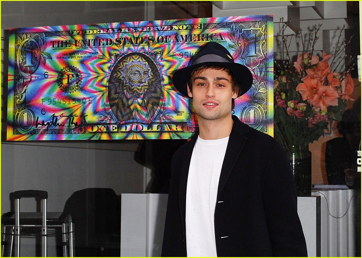 Douglas Booth & Matt Smith Attend Hayden Kays Art Viewing: Photo ...