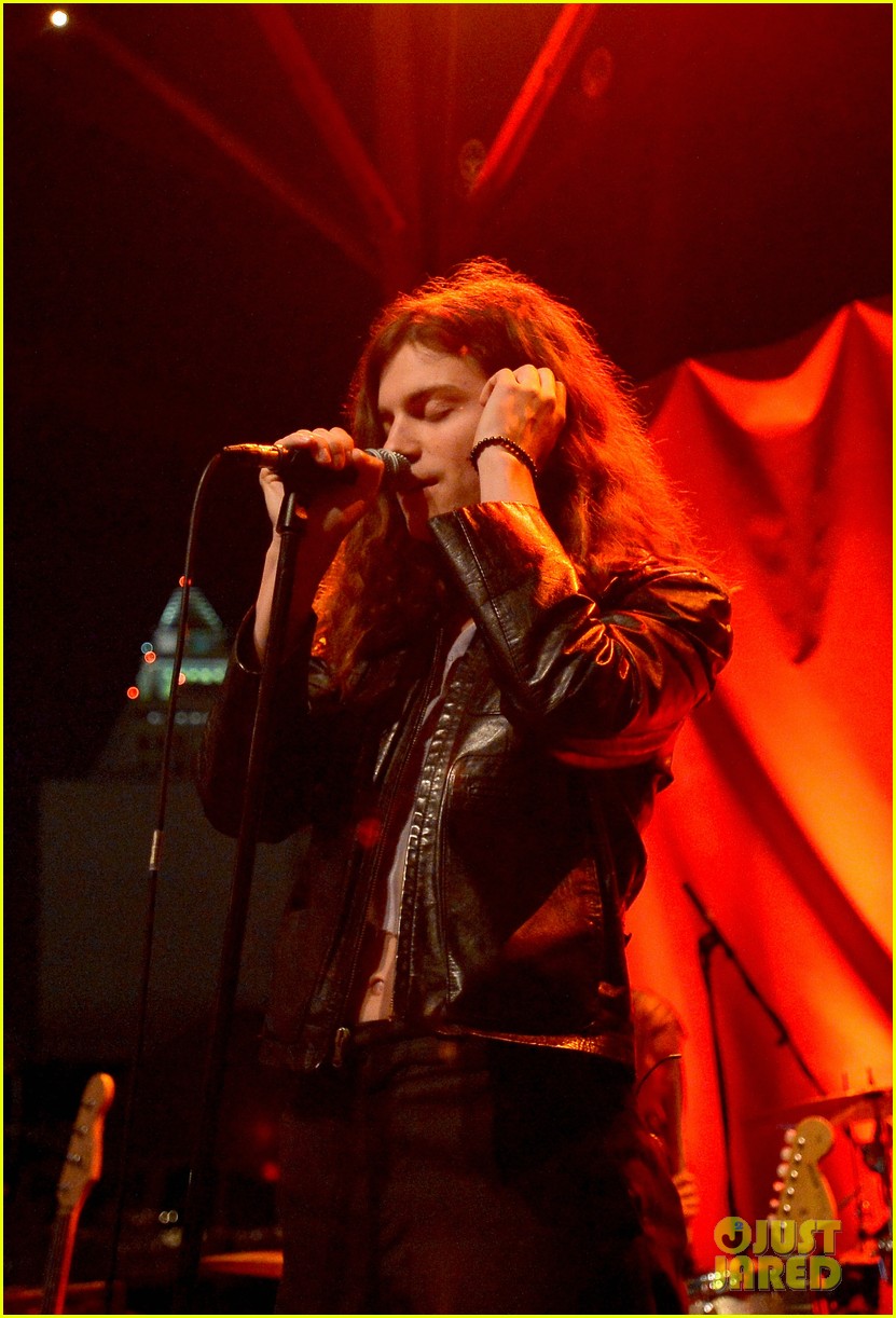 BØRNS Performs a Pop-Up Concert in a Crop Top: Photo 3642815 | Music ...