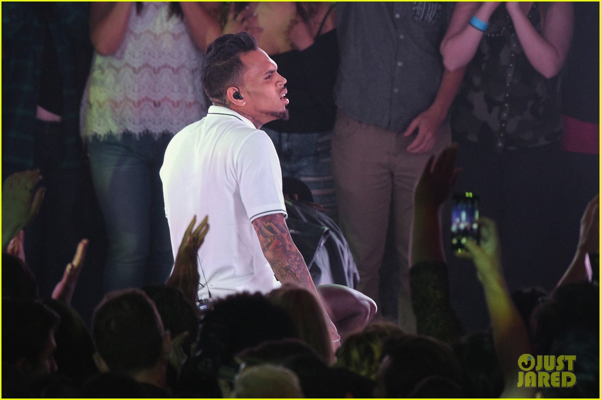 Chris Brown Performs 4 Songs at iHeartRadio Music Awards 2016 (Video ...