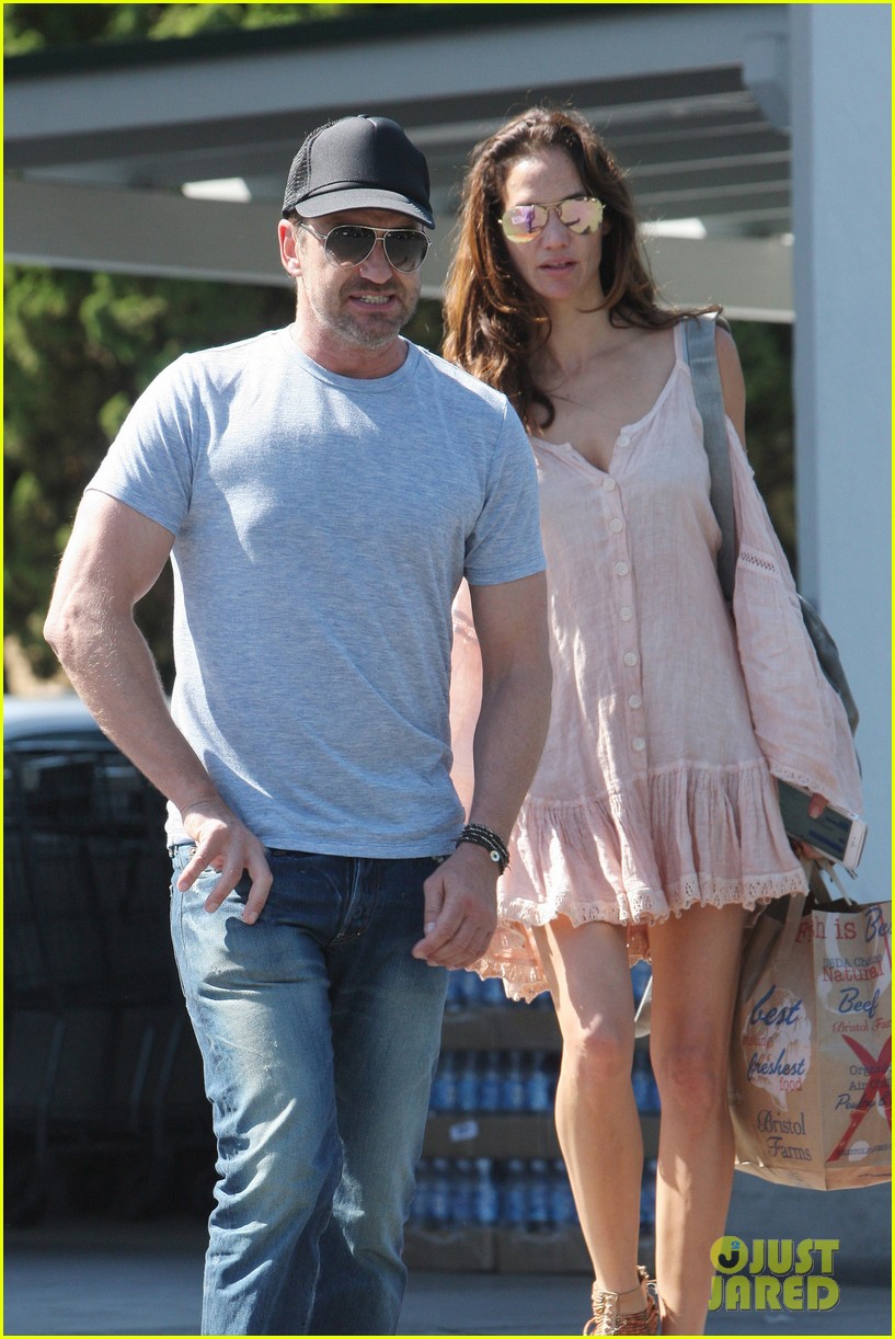 Gerard Butler & Girlfriend Morgan Brown Grab Groceries Together: Photo ...
