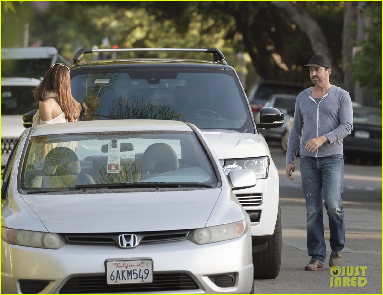 Gerard Butler & Girlfriend Morgan Brown Share a Kiss During Thursday ...