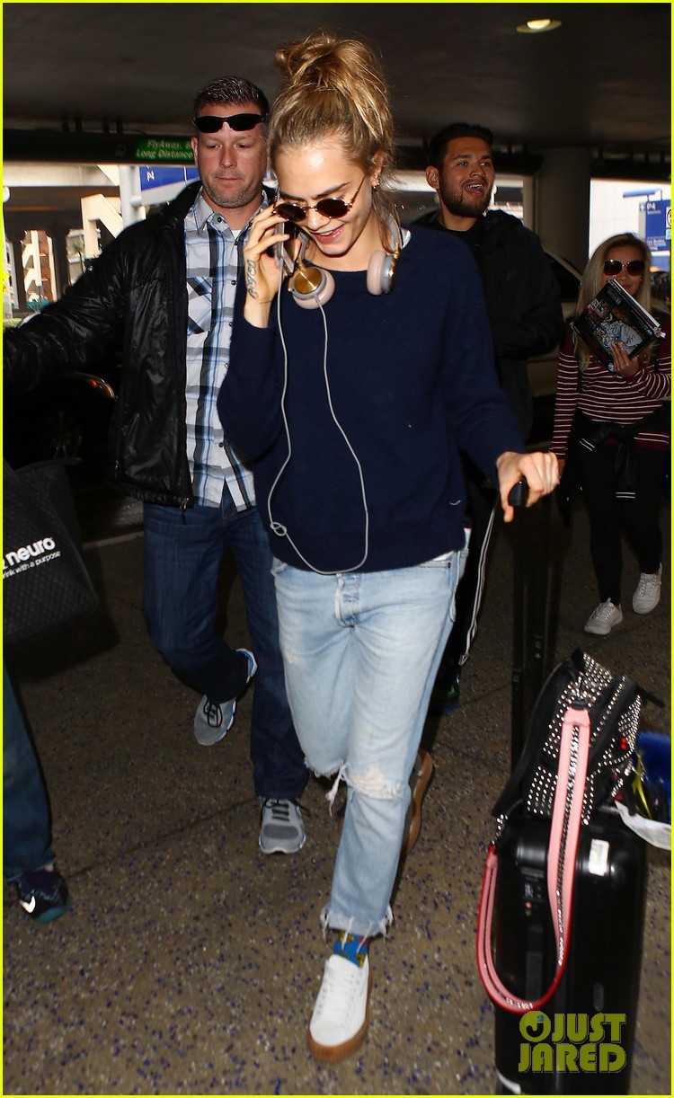 Cara Delevingne Shows Off Suit of Armor In New 'Valerian' Preview Pics ...