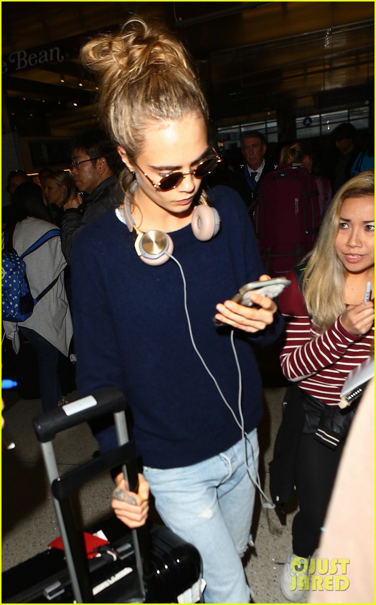 Cara Delevingne Shows Off Suit of Armor In New 'Valerian' Preview Pics ...