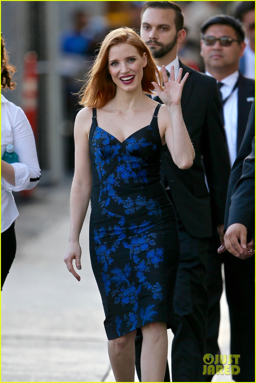 Jessica Chastain Spent Nine Hours In A Hot Tub with Chris Hemsworth for ...