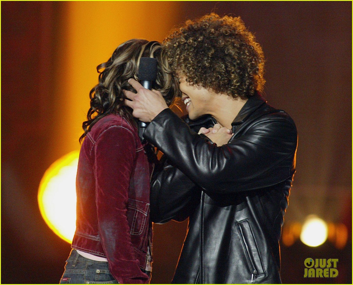 Kelly Clarkson Live Tweets 'American Idol' Series Finale!: Photo ...