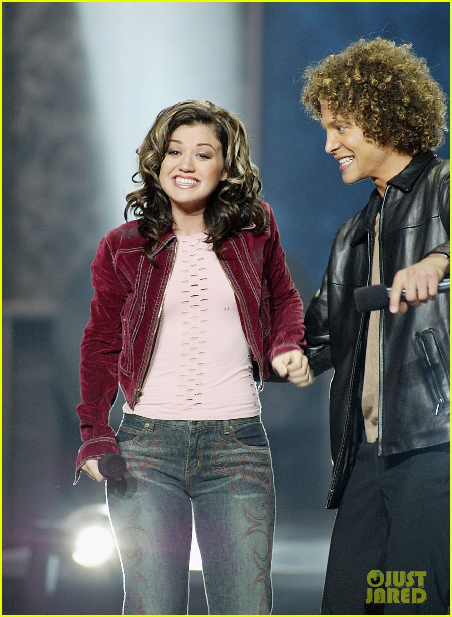 Kelly Clarkson Live Tweets 'American Idol' Series Finale!: Photo ...