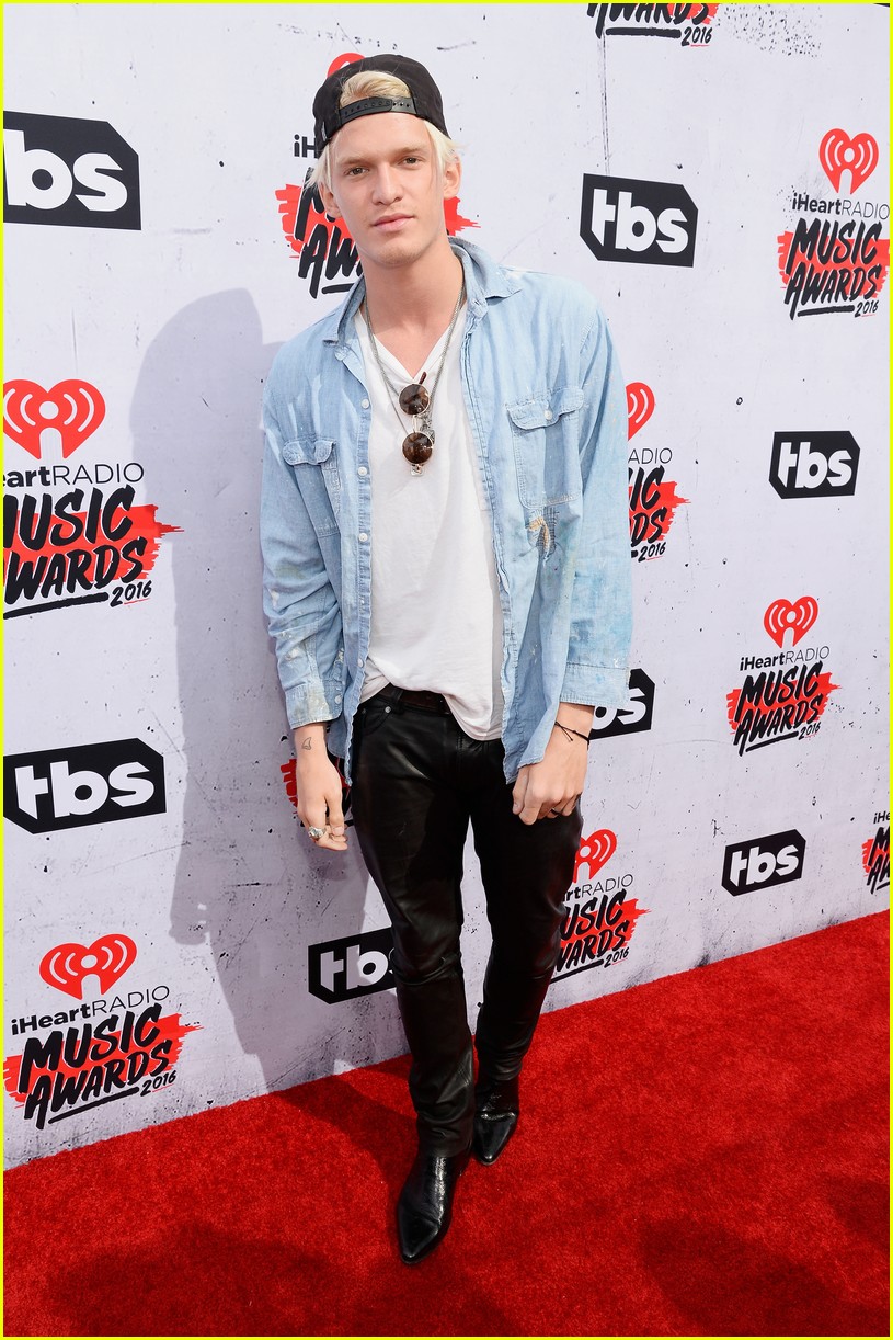 Cody Simpson Chips Tooth Before iHeartRadio Music Awards 2016: Photo ...