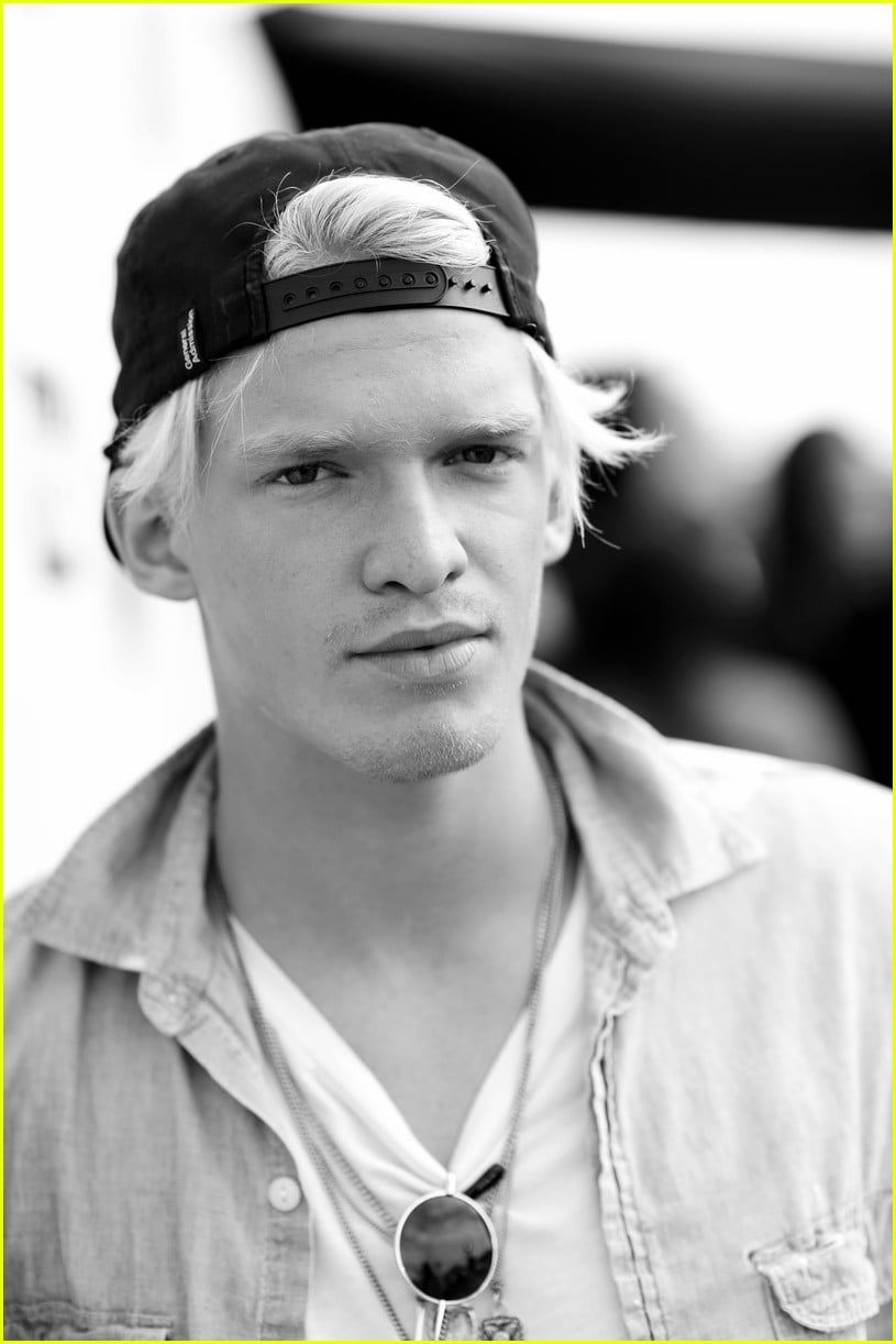 Cody Simpson Chips Tooth Before iHeartRadio Music Awards 2016: Photo ...
