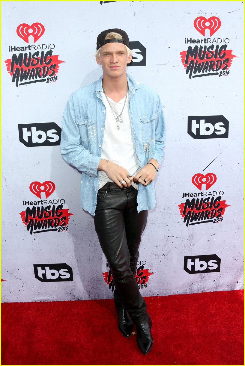 Cody Simpson Chips Tooth Before iHeartRadio Music Awards 2016: Photo ...