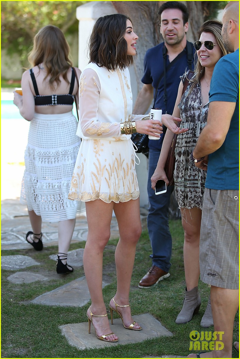 Emily Ratajkowski & Boyfriend Jeff Magid Enjoy an Afternoon Coachella ...