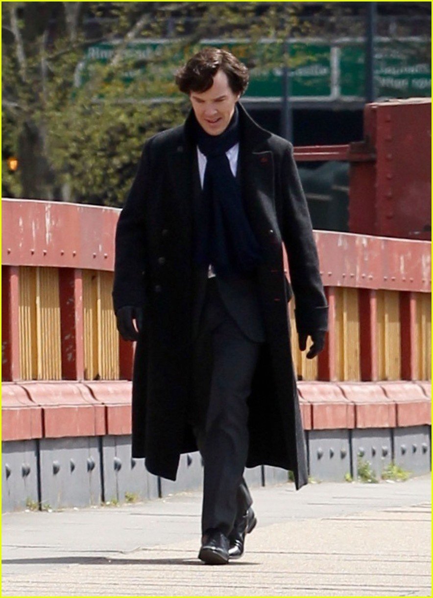 Benedict Cumberbatch Films Running Scene for 'Sherlock': Photo 3641961 ...