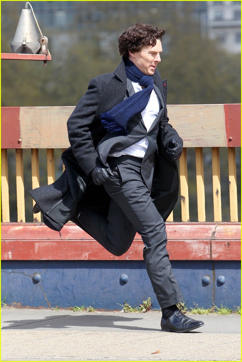 Benedict Cumberbatch Films Running Scene for 'Sherlock': Photo 3641963 ...