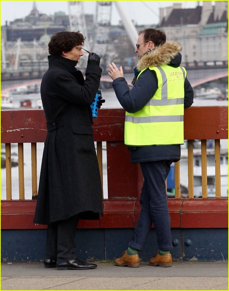 Benedict Cumberbatch Films Running Scene for 'Sherlock': Photo 3641974 ...