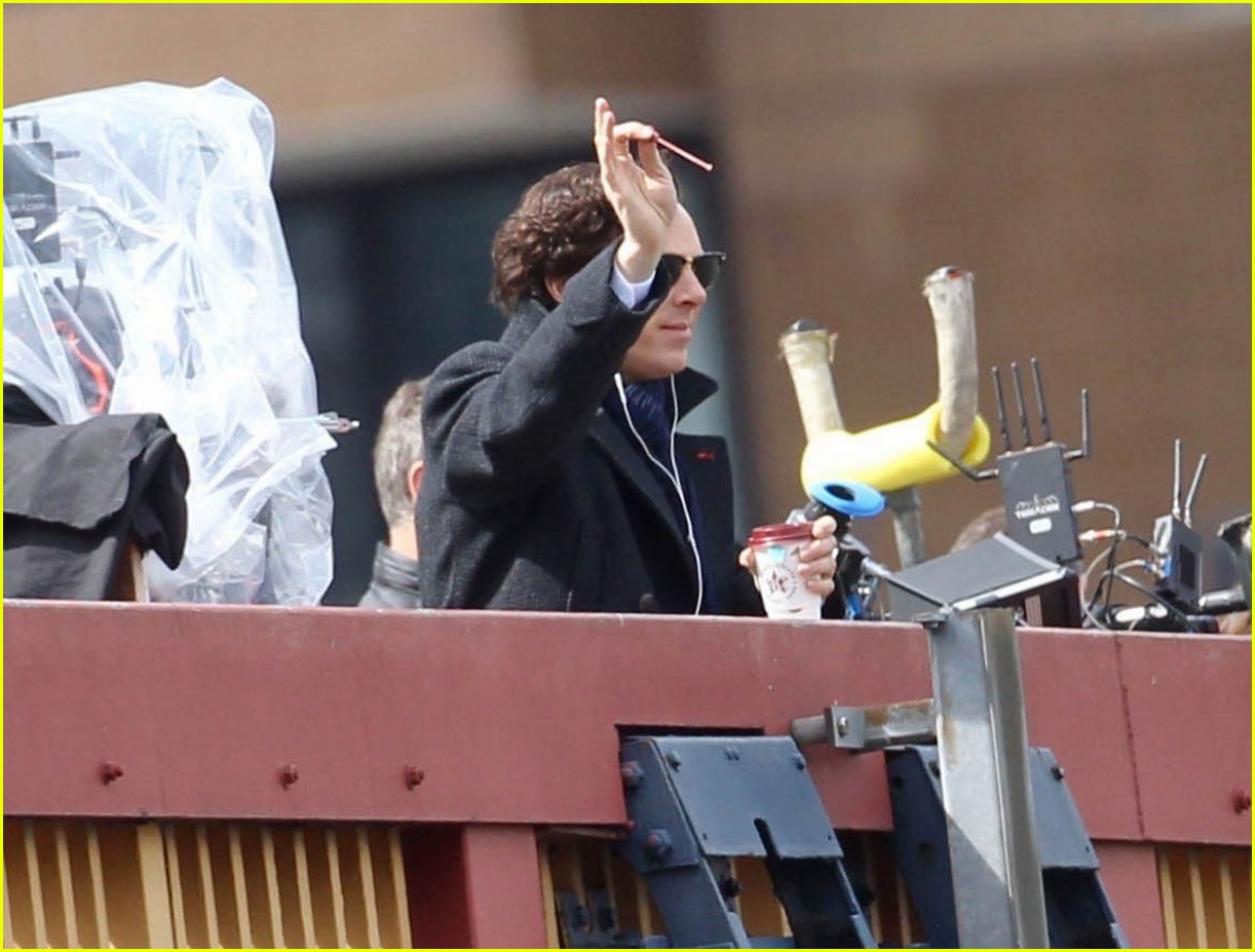 Benedict Cumberbatch Films Running Scene for 'Sherlock': Photo 3641976 ...