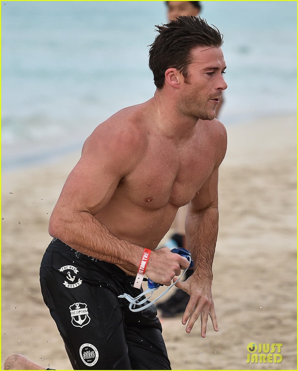 Scott Eastwood Shows Off Hot Shirtless Body at Miami Triathlon: Photo ...