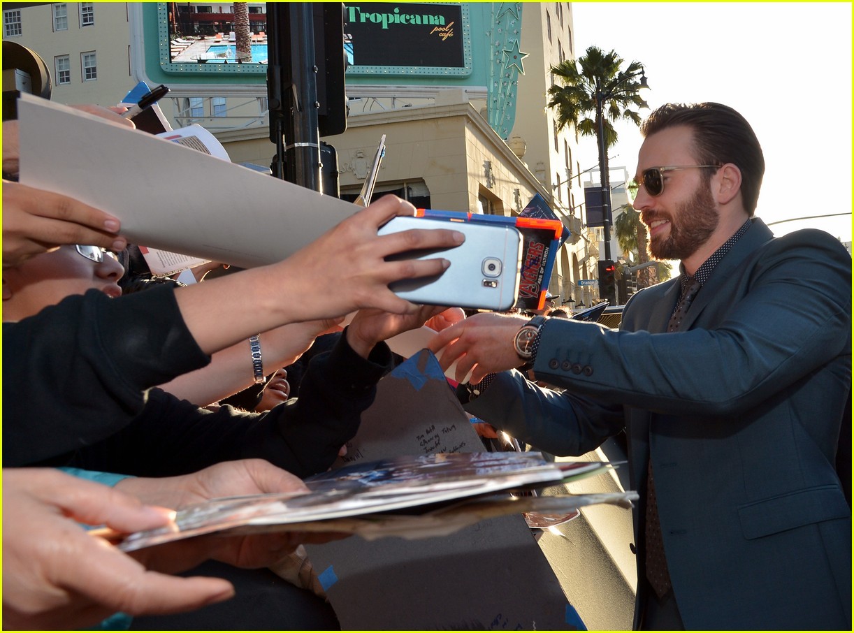 Photo: chris evans stan team cap premiere 29 | Photo 3629503 | Just ...