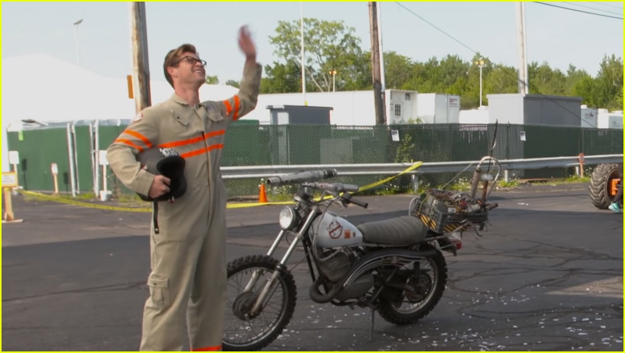 Chris Hemsworth Shows Off Shirtless Headshots in 'Ghostbusters' BTS ...