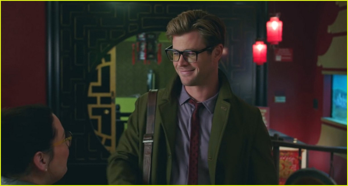 Chris Hemsworth Shows Off Shirtless Headshots in 'Ghostbusters' BTS ...