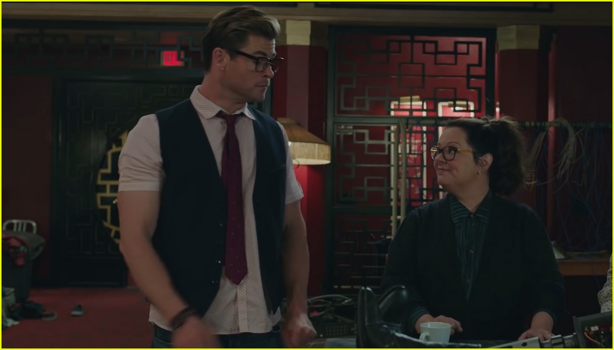 Chris Hemsworth Shows Off Shirtless Headshots in 'Ghostbusters' BTS ...