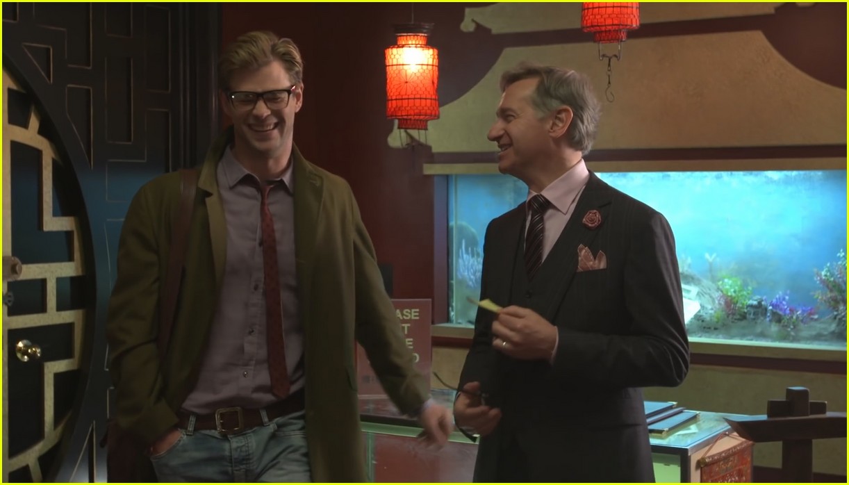 Chris Hemsworth Shows Off Shirtless Headshots in 'Ghostbusters' BTS ...