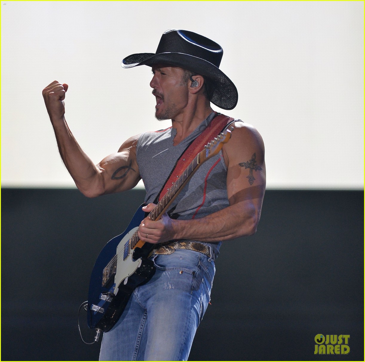 Country Studs Sam Hunt & Tim McGraw Perform at Tortuga Fest: Photo ...
