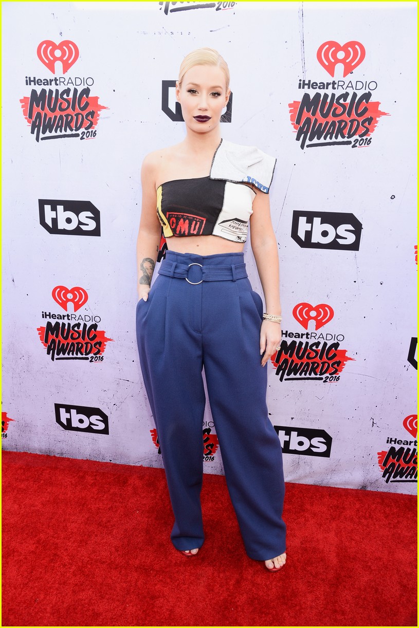Iggy Azalea Practices 'Sad Award Face' at iHeartRadio Music Awards 2016 ...