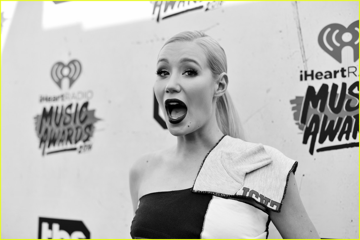 Iggy Azalea Practices 'Sad Award Face' at iHeartRadio Music Awards 2016 ...
