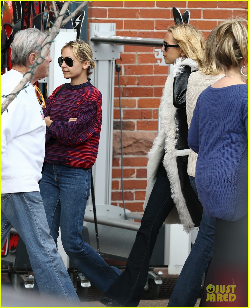 Jessica Alba, Nicole Richie & Kate Hudson Head to an Aspen Wedding ...