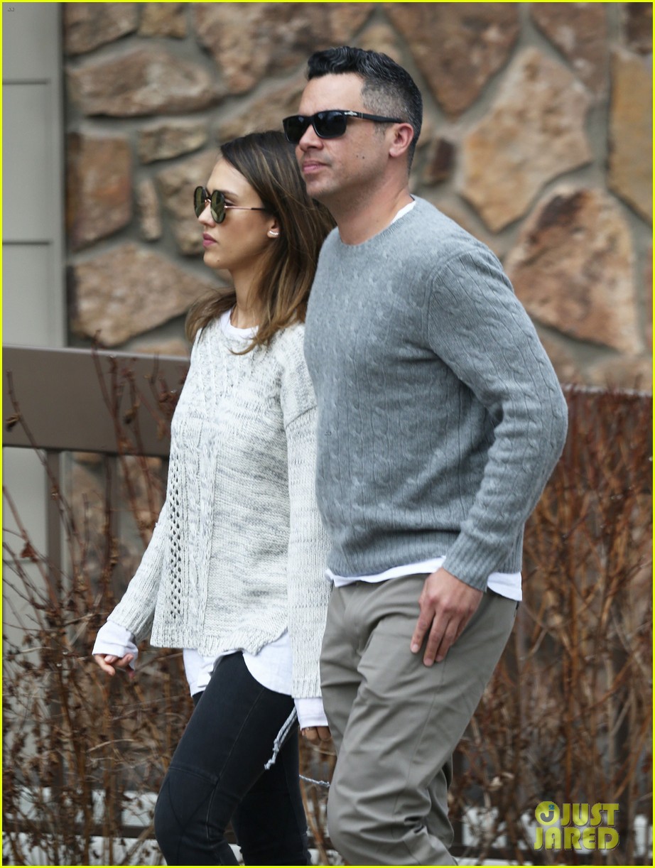 Jessica Alba, Nicole Richie & Kate Hudson Head to an Aspen Wedding ...