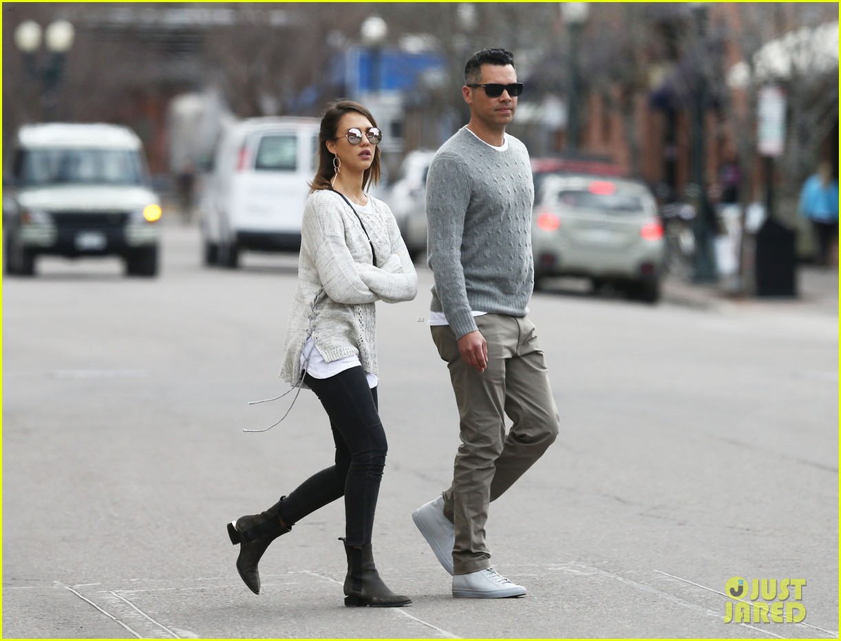 Jessica Alba, Nicole Richie & Kate Hudson Head to an Aspen Wedding ...