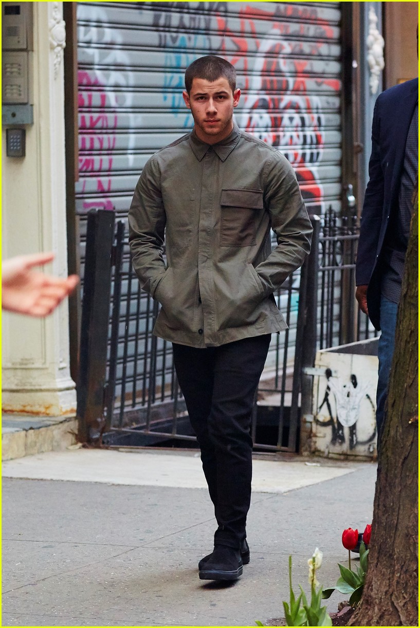 Nick Jonas Challenges Brother Joe in Apple Watch Ad - Watch Now!: Photo ...