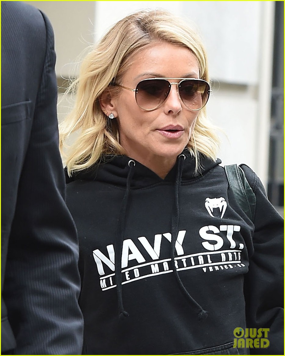 Kelly Ripa Would Reportedly Love for Anderson Cooper or Andy Cohen to ...